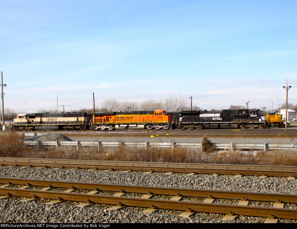 NS 9203; BNSF 5898 and 9719
